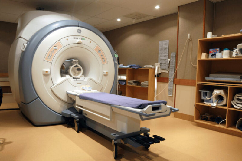 MRI検査の磁力で拳銃が暴発して死亡!被害者の弁護士はSNSで有名な拳銃マニアだった!?